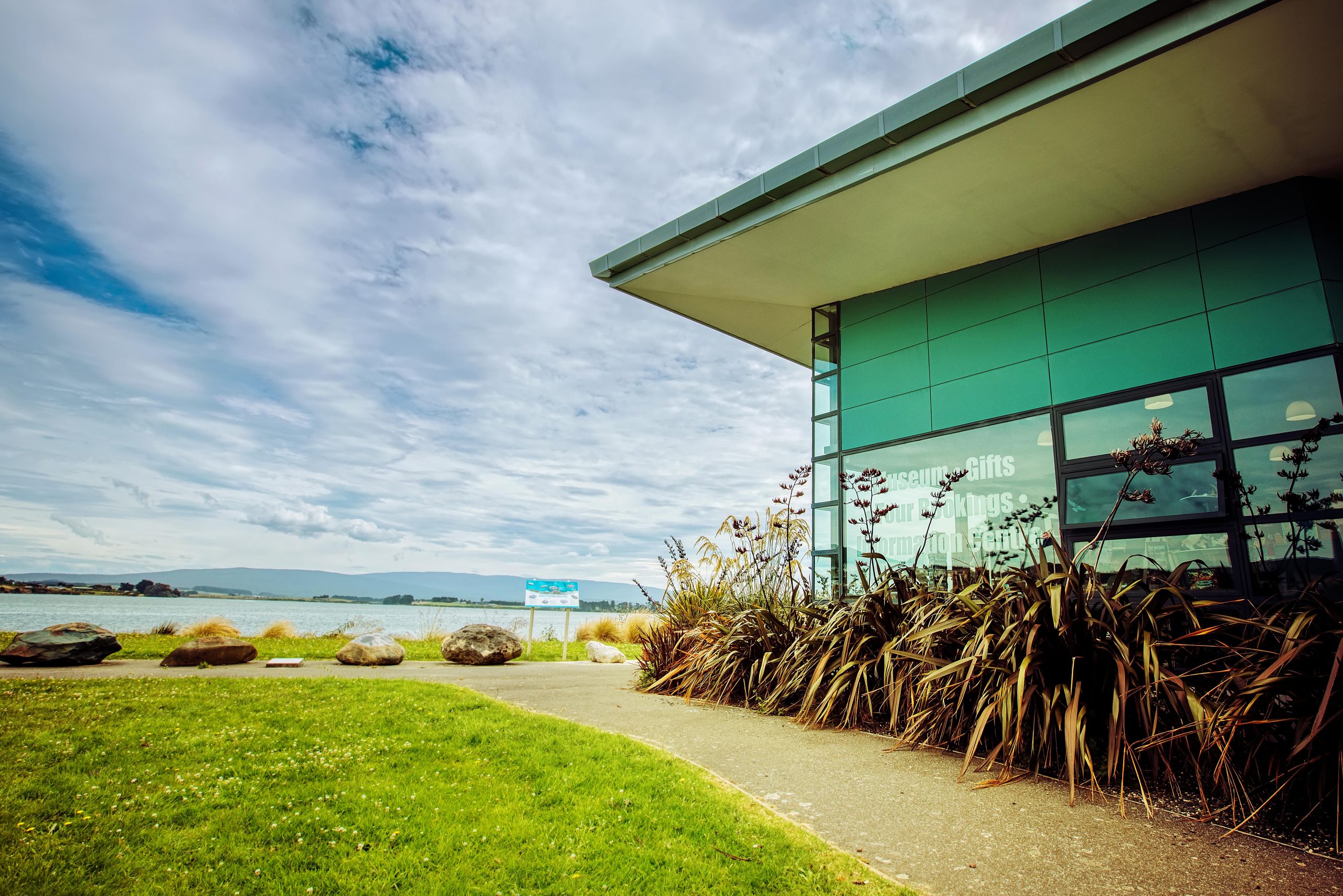 Riverton, Southland's Riviera - ... from a Small City