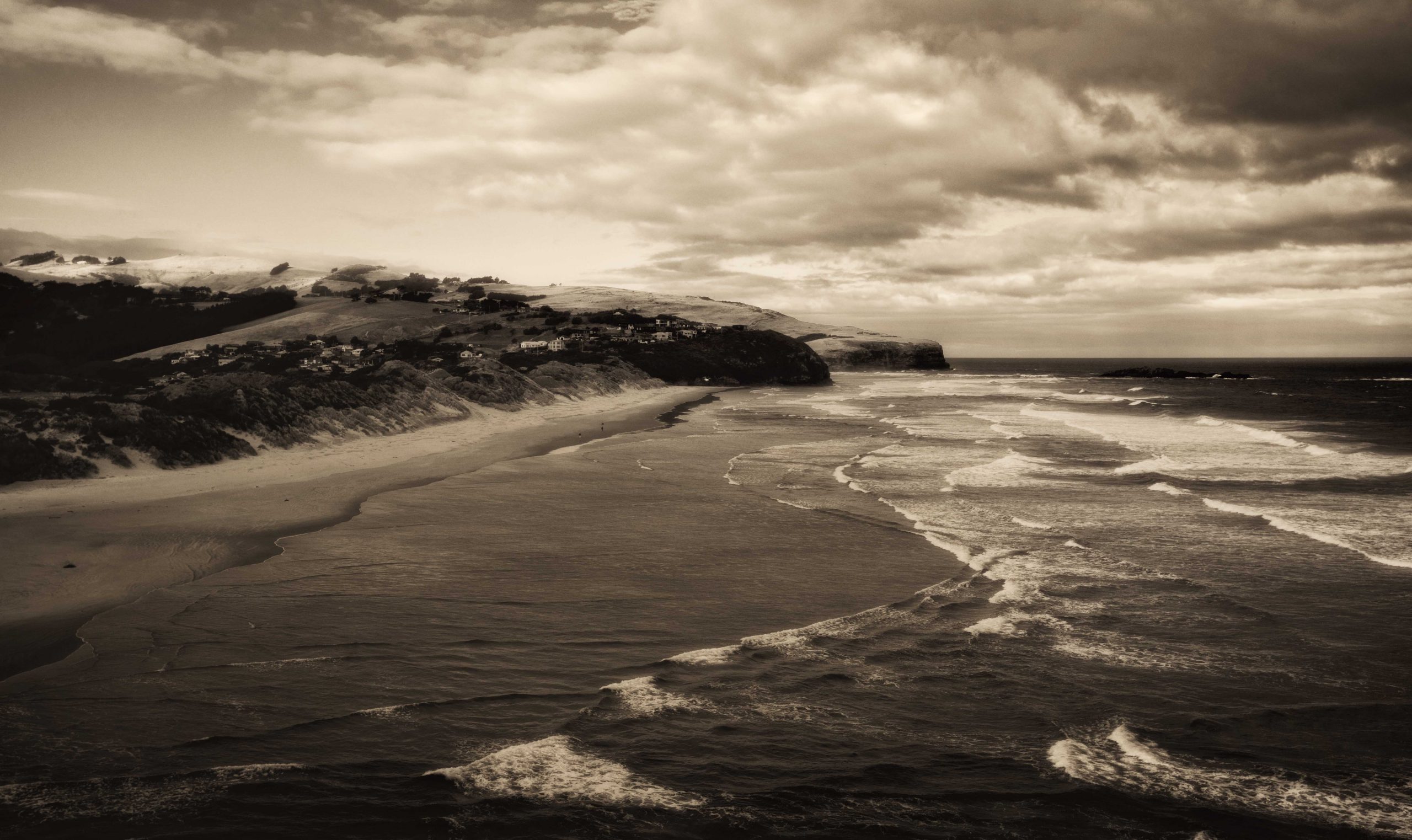 Tomahawk Beach - ... from a Small City